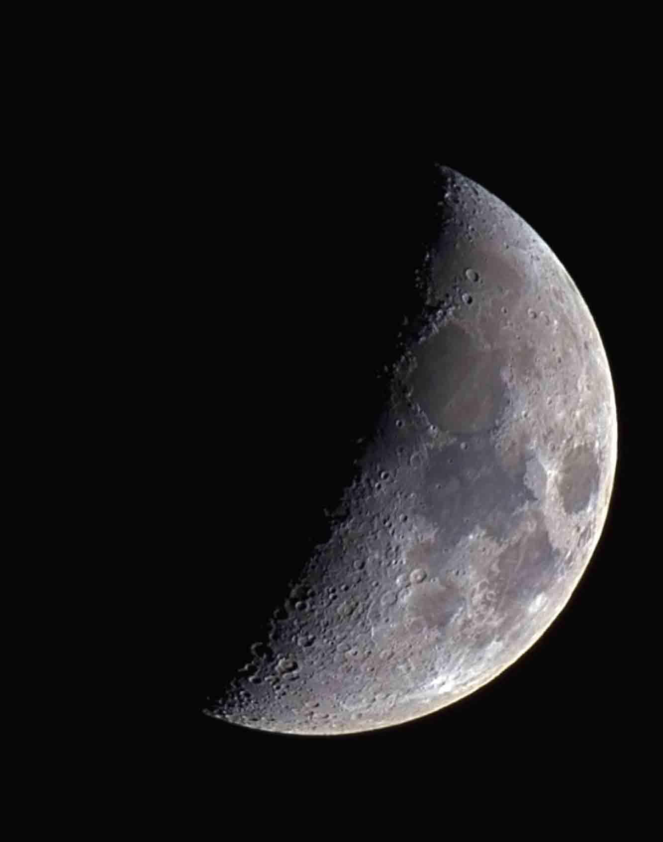 Stacking - The Moon: A Beginner’s Guide to Lunar Features and Photography